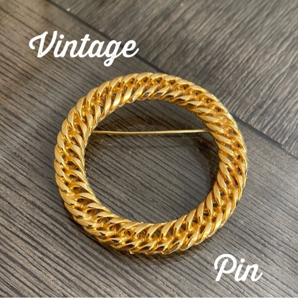 Vintage | Jewelry | Vintage Round Circle Pin Made Of Chain Link ...